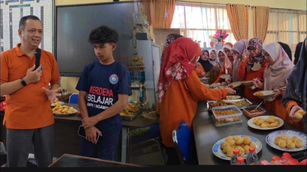 VLOG M ATHAR EDISI DI SEKOLAH BERSAMA BAPAK DAN IBU GURU‼️ - YouTube