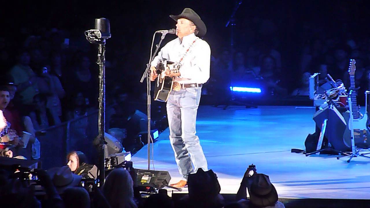 George Strait Live"Cowboy Rides Away" tour in Tacoma, singing "Ocean ...