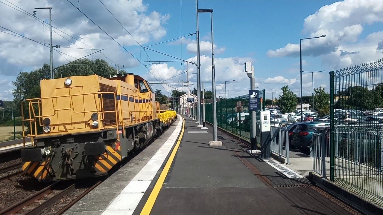 Passage d'une G1206 de Chez Ferrotract avec ses Wagons plats + Sifflets ...