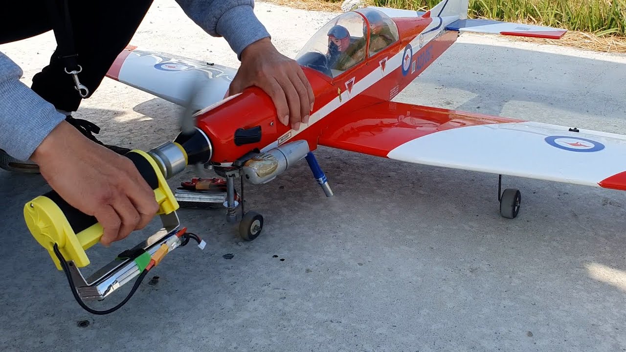 intense manipulation oil powered model airplane｜大型油機飛起來又快又有力~暴力操駕 - YouTube