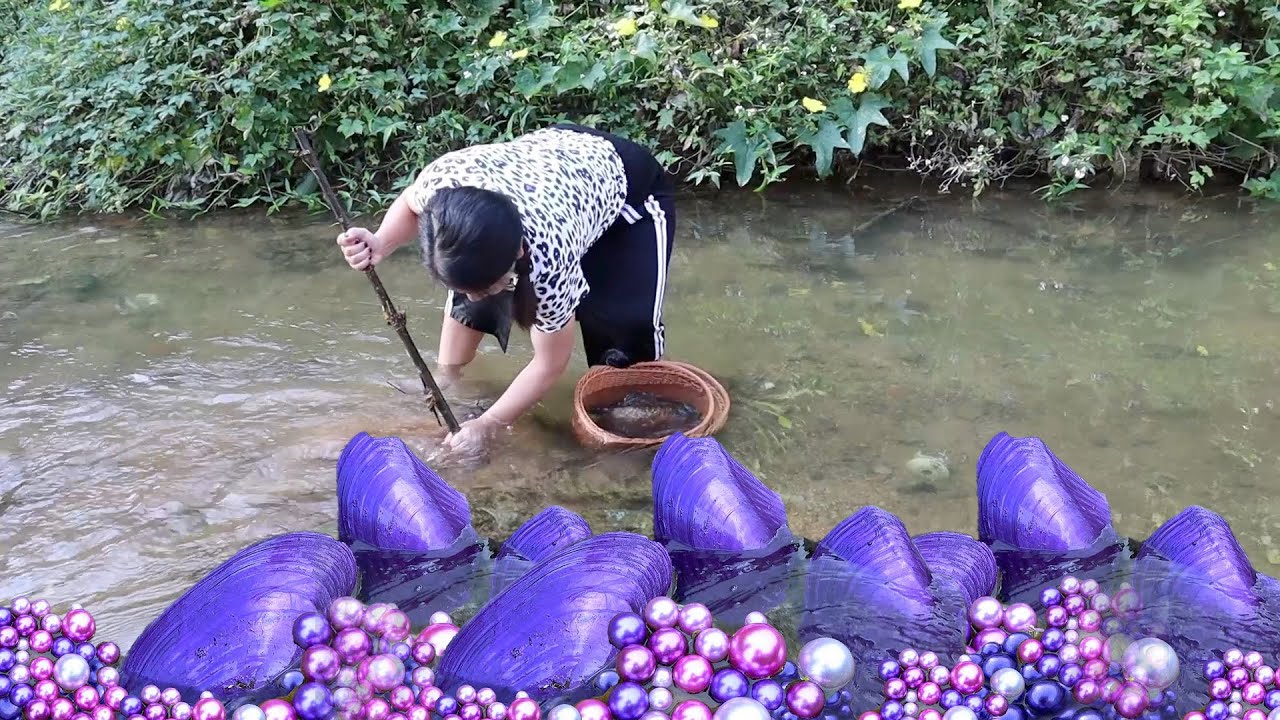🔮The girl found a mutated giant clam, with crystals shimmering with ...