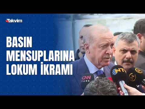 Başkan Erdoğan, cuma namazının ardından basın mensuplarının bayramını kutlayarak lokum ikram etti