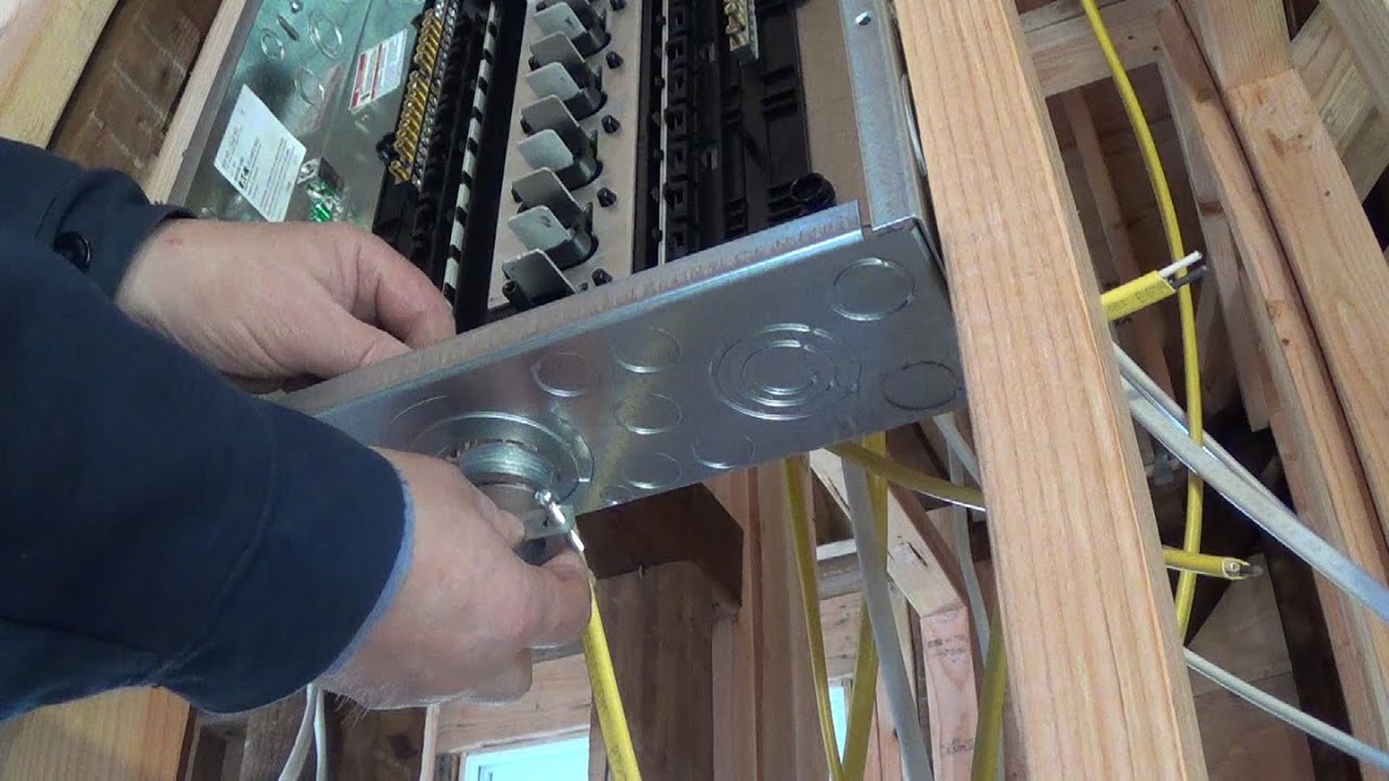 Installation of the subpanel as a recessed panel between the studs ...