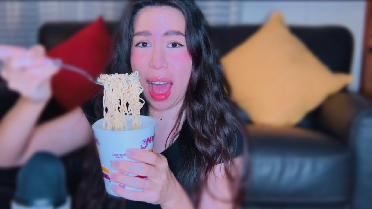 ASMR comiendo maruchan | platicando - YouTube