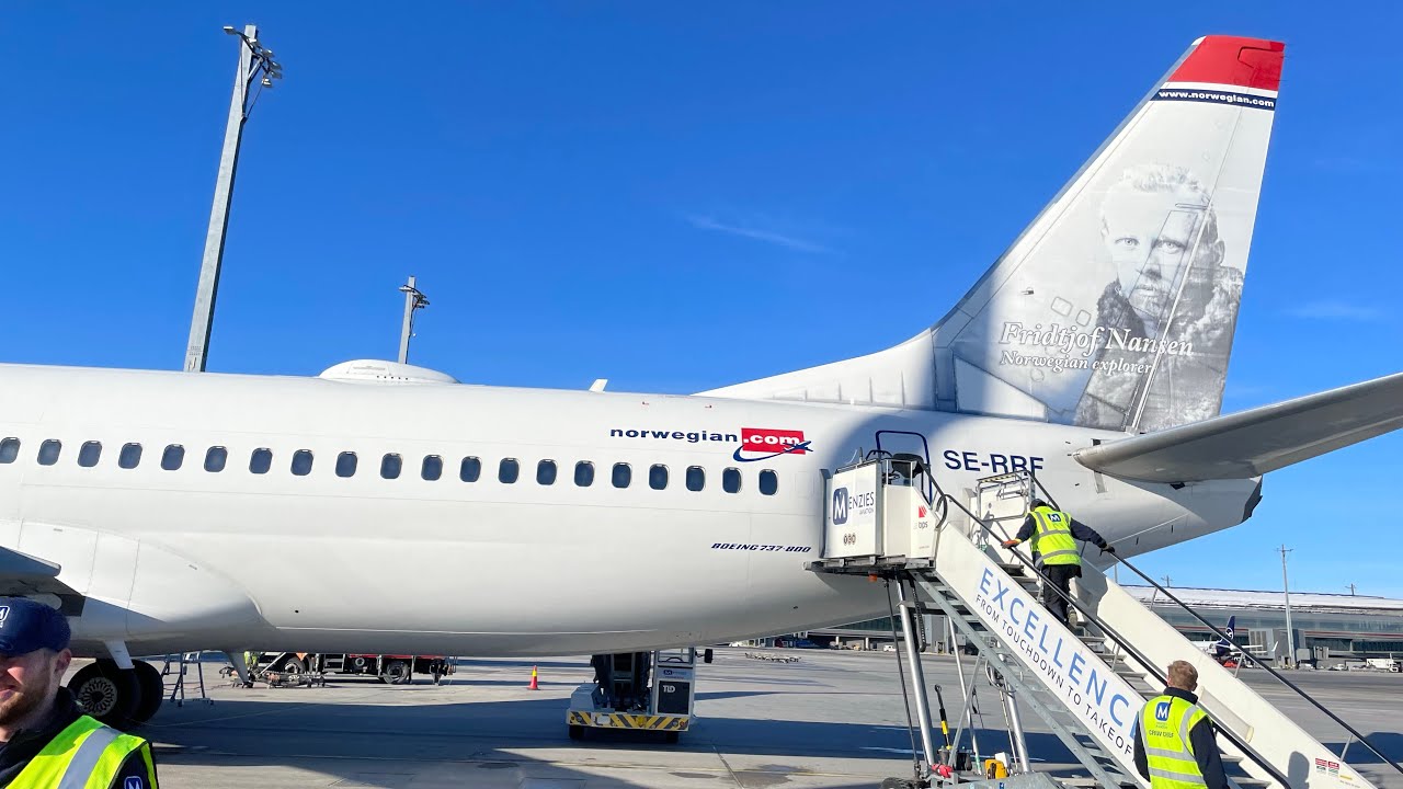 Flying in the Arctic: Norwegian 737-800 Tromso Airport to Oslo ...