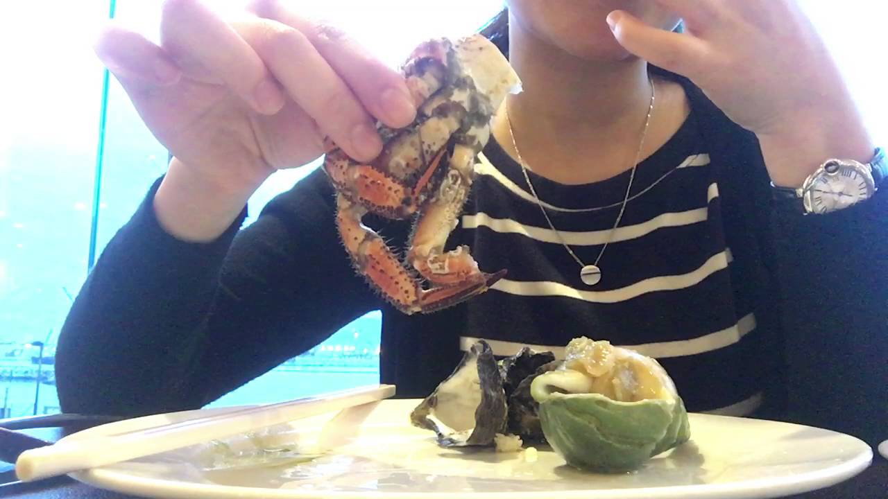 Eating seafood - YouTube