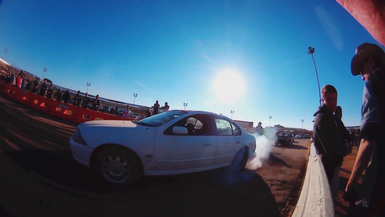 AU Falcon Burnout. - YouTube