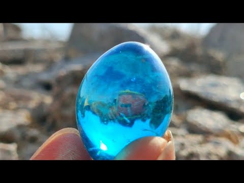 Really valuable, these diamond balls that grow in volcanoes - YouTube