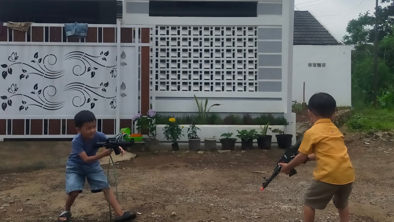 Main tembakan-tembakan di halam rumah.. - YouTube