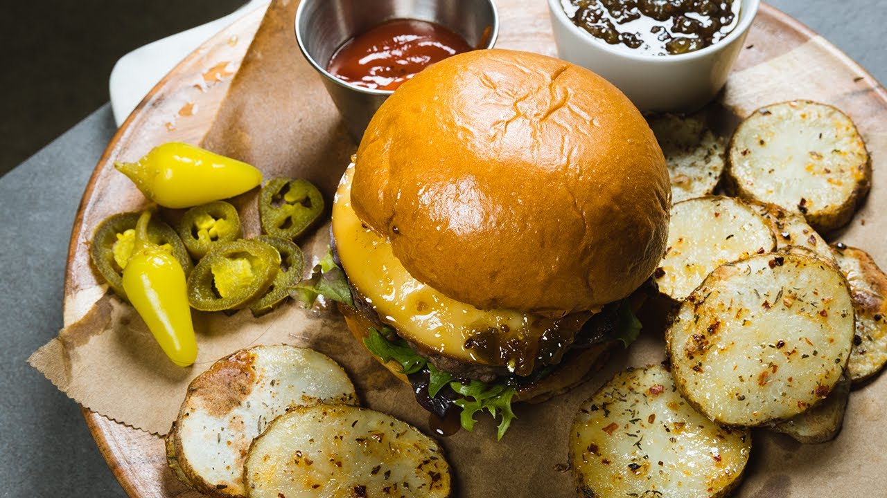 You won't find this burger recipe in any restaurant 🍔 Smoked Gouda ...