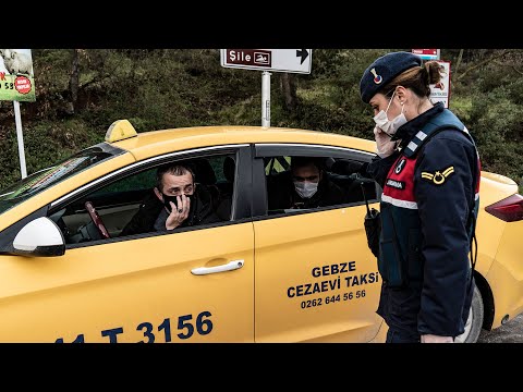 İstanbul'a köy yollarından girmek isteyenlere denetim: Taksiyle giremedi, yürümek zorunda kaldı