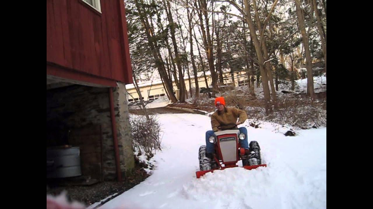 Jacobsen Electro Lift and Chief 800 Snow Plowing - YouTube