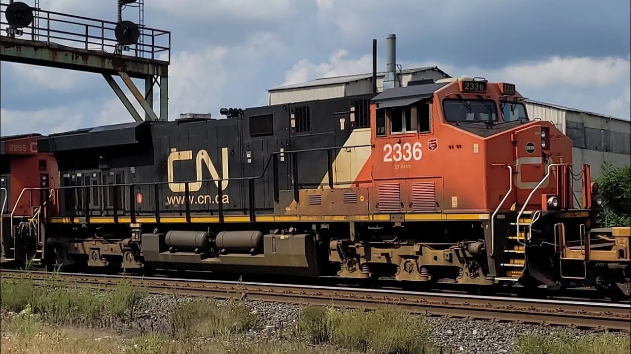 (Wisconsin Central Sticker Unit!) CN 123 - 2255 & 2336 In Paris Ontario ...