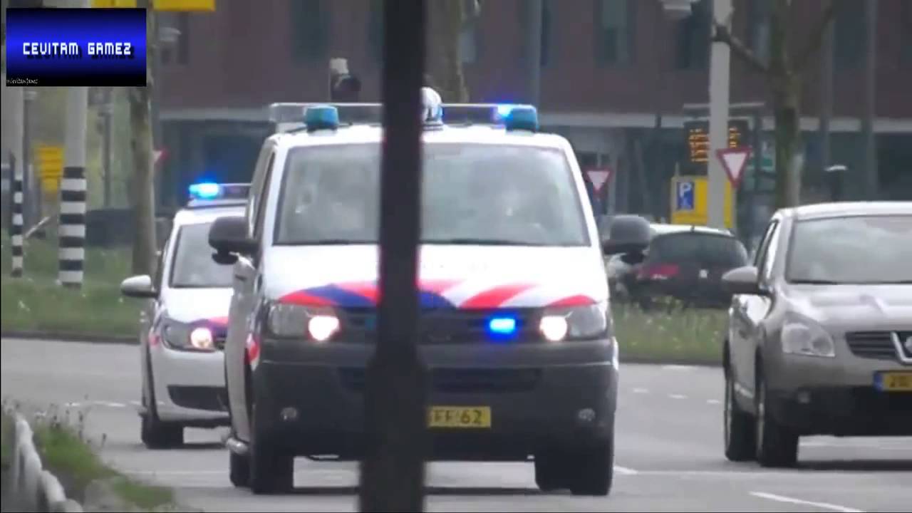 Politie busje met spoed maakt ongeluk - YouTube