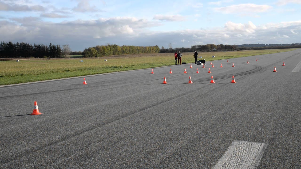 Ford Mondeo Moose test - YouTube