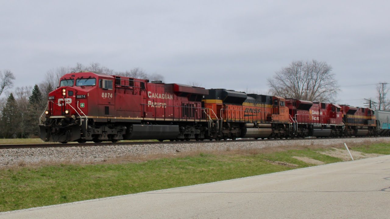 2.5 Mile Long Freight Train rolling through Pewaukee, WI on the ...