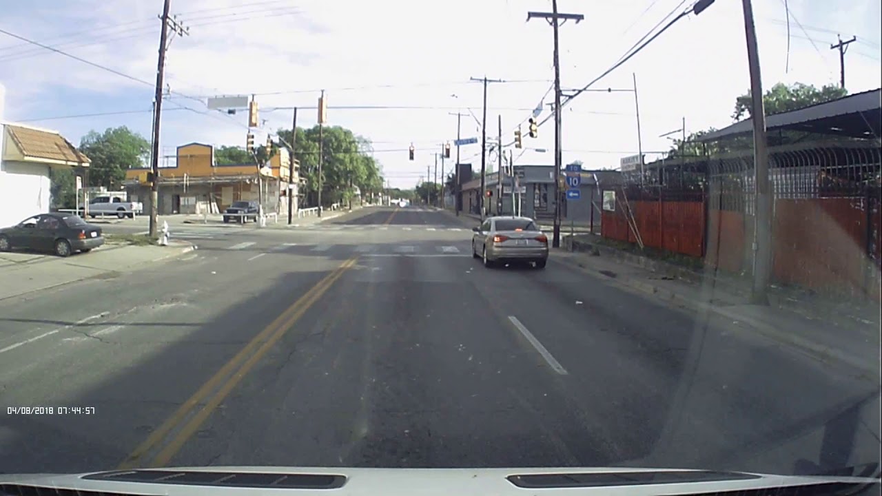 driver runs red light - YouTube