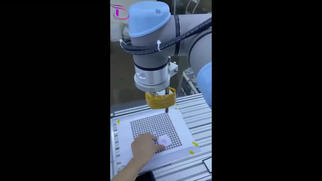 UR5e Universal Robot: Object Detection and Tracking - YouTube