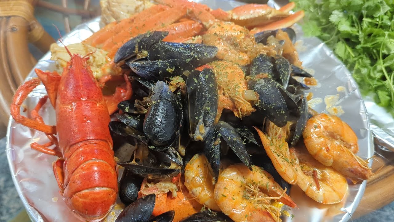 Home Alone In The Kitchen Doing Seafood Mukbang - YouTube