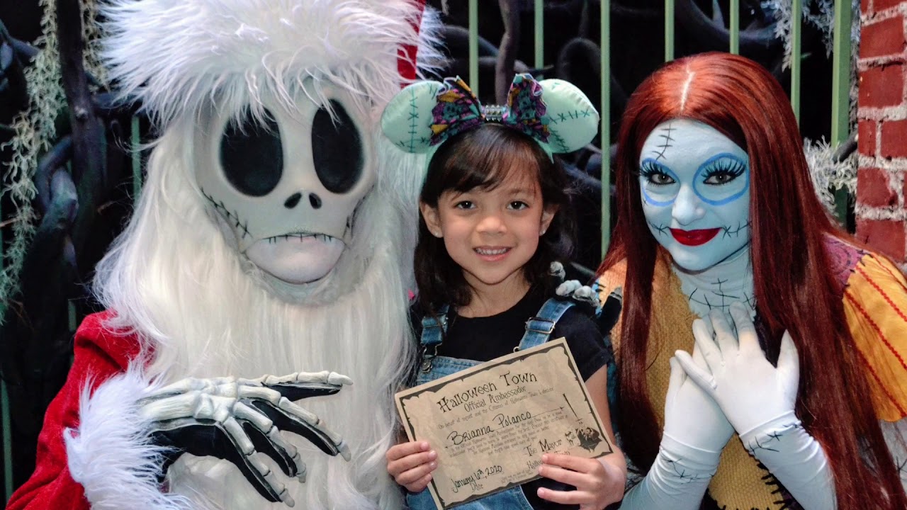 Jack and Sally Meet & Greet at Disneyland - YouTube