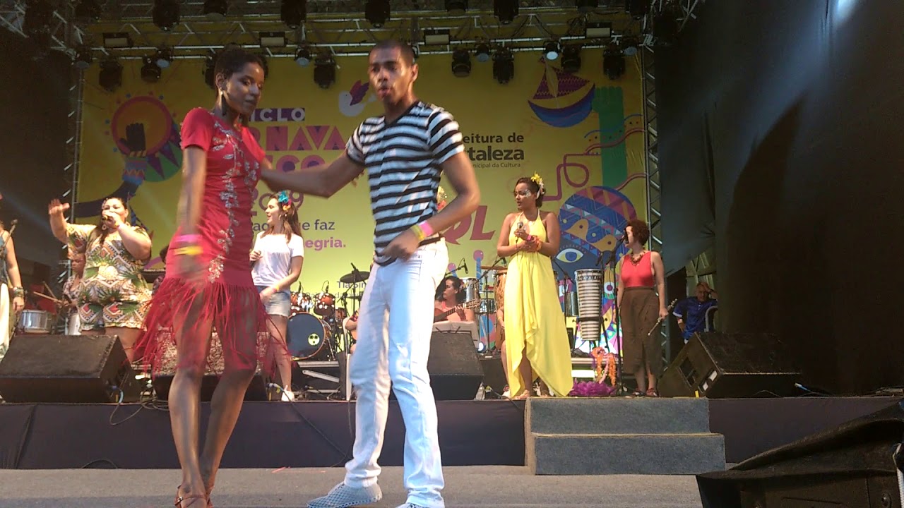 Sambando ao vivo - YouTube