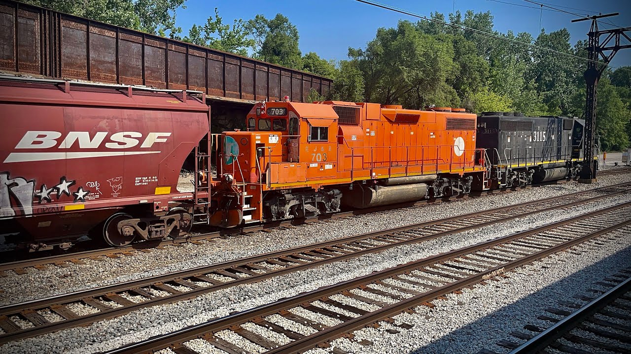 IC 3115 lead R967-91 EJE 703 trails on a local at 79th on July 22, 2025 - YouTube