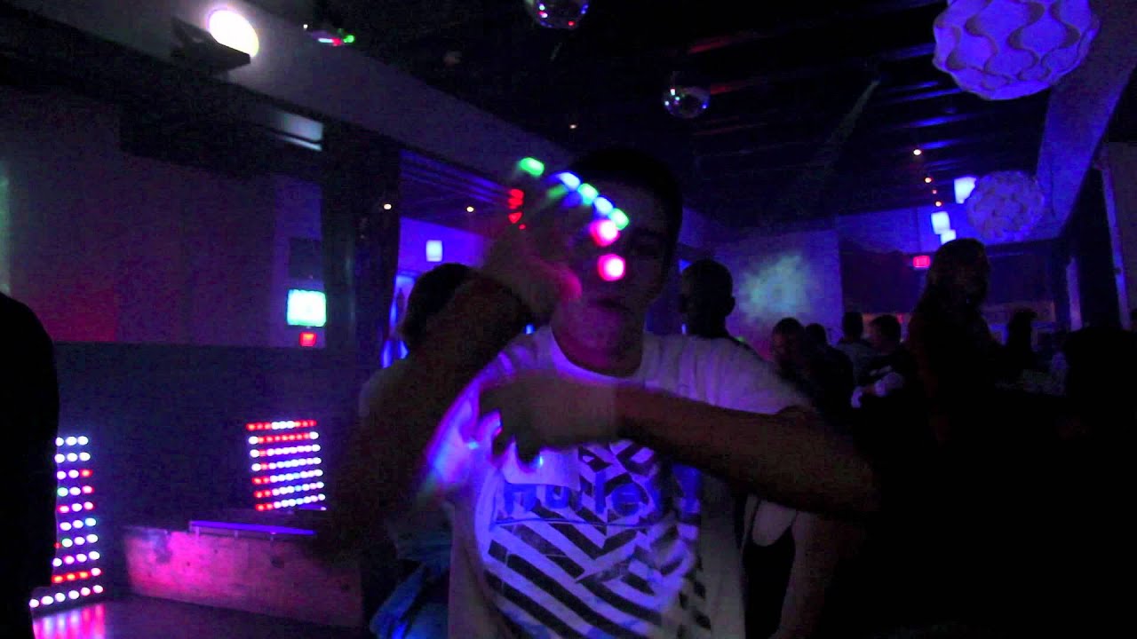 Neon Nancy - Fashion Show & Glow Games - YouTube