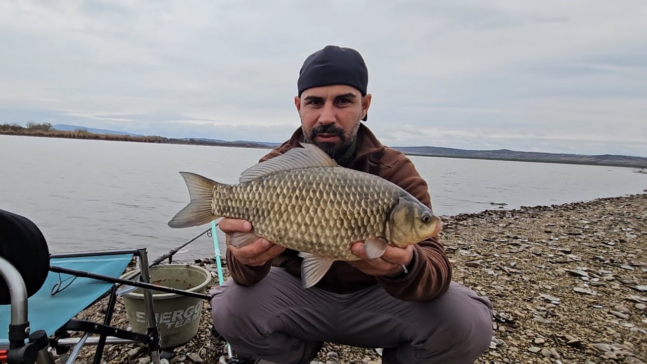 Pescuit pe braj primavara după caras mare - YouTube