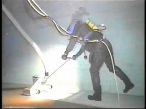 How the inside of water towers gets cleaned : videos