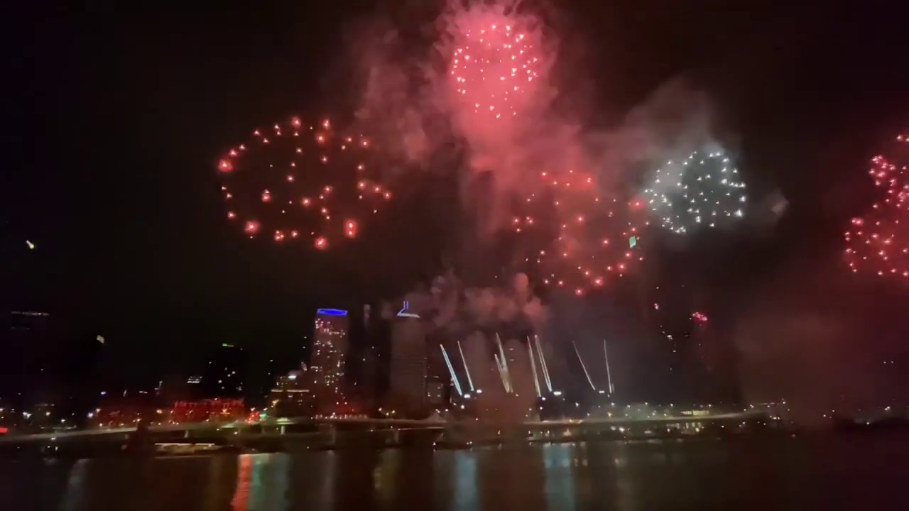 Australia fireworks 2020 Brisbane - YouTube