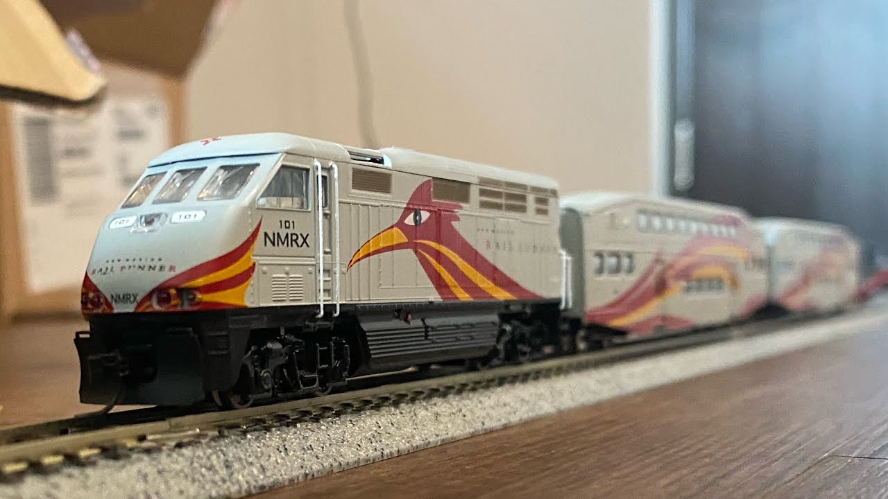N Scale Athearn F59PHI - New Mexico Rail Runner Express Train - YouTube