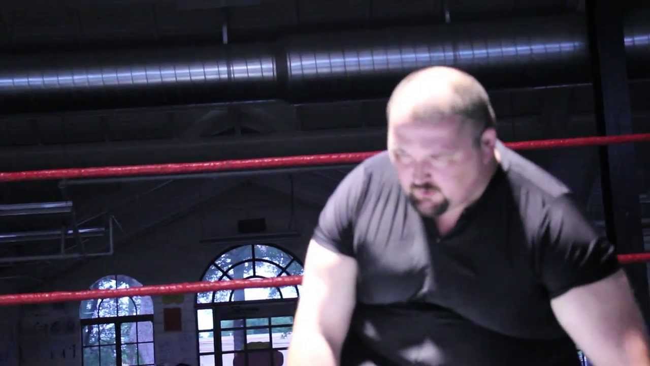 Ray Rowe vs Brent McKenzie - YouTube