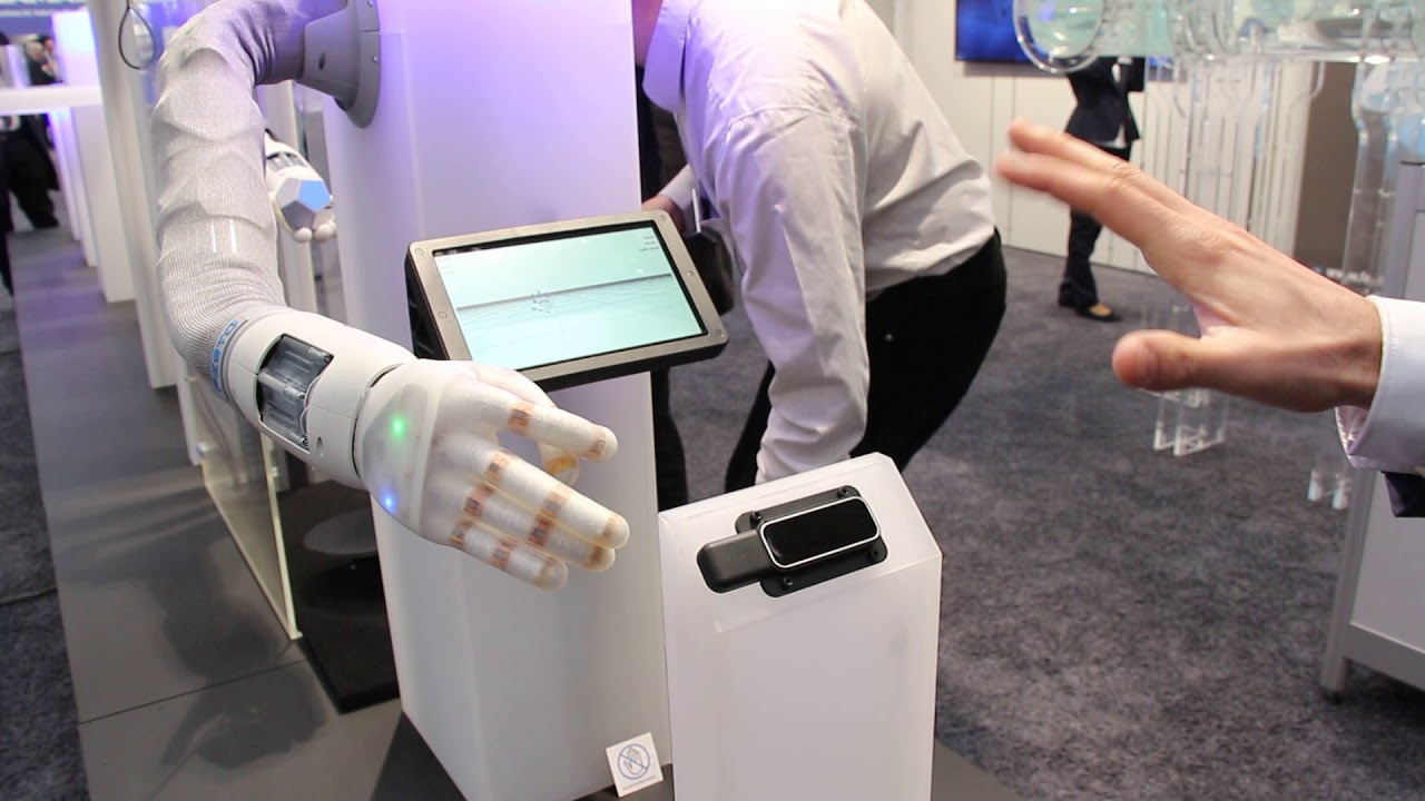 ハノーバーメッセ2019 Festoの「BionicSoftHand」デモ。人の手のマネ - YouTube