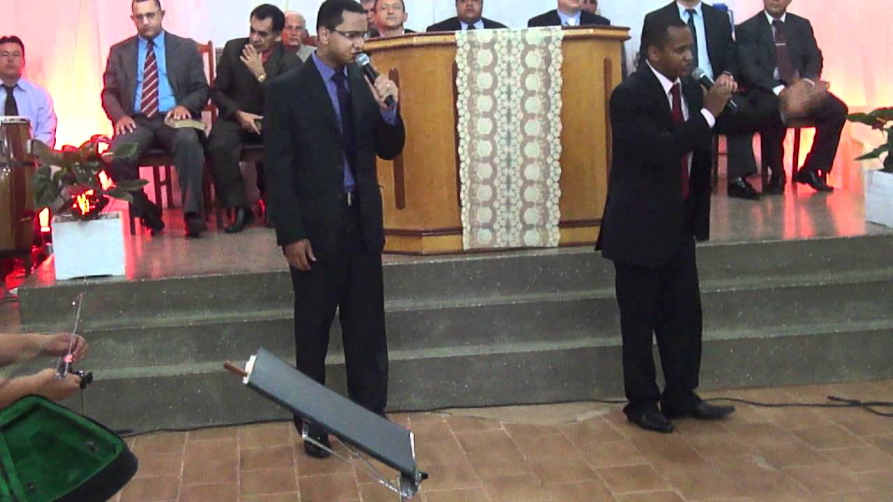 Robson e Ronei louvando em Pontes e Lacerda-MT Igreja Só o Senhor é ...