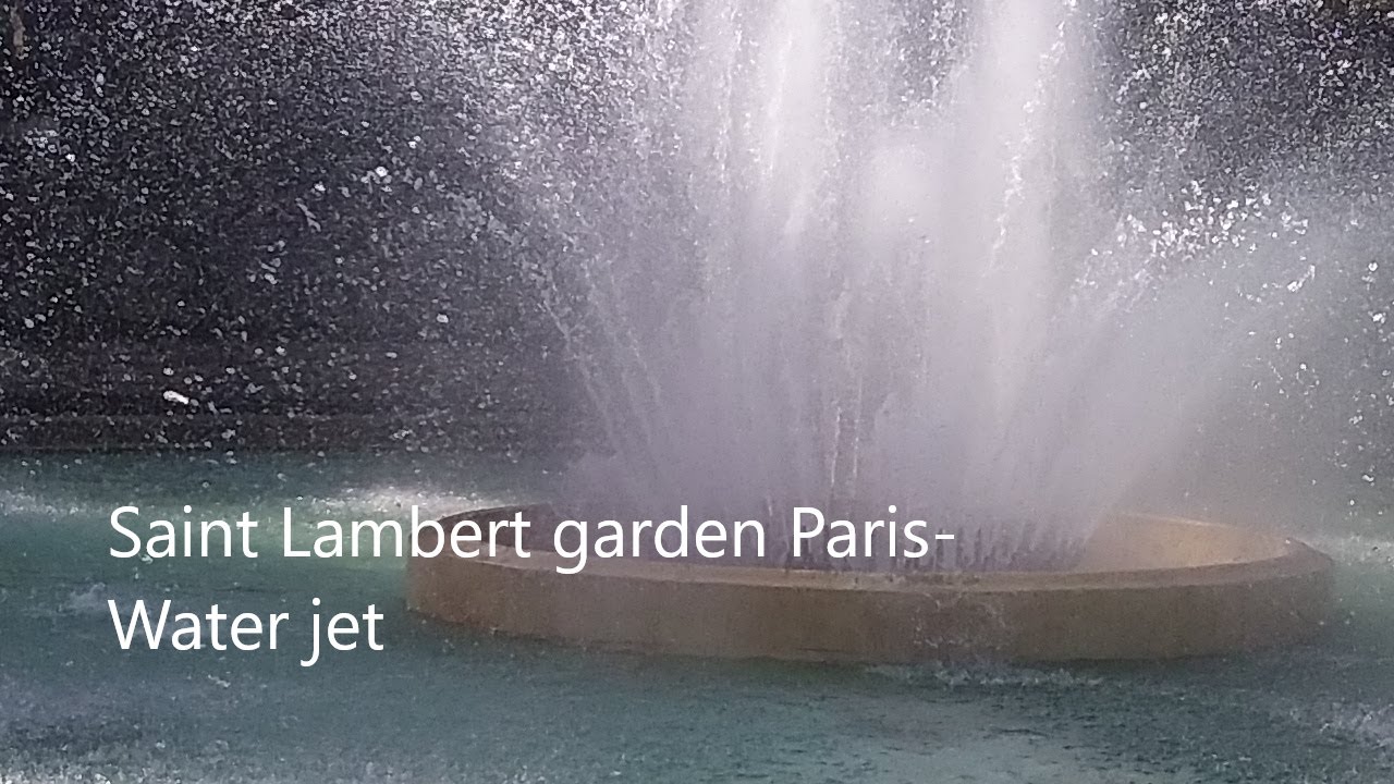 Fontaine Jet d'eau au jardin Saint Lambert Paris /Water jet fountain in ...