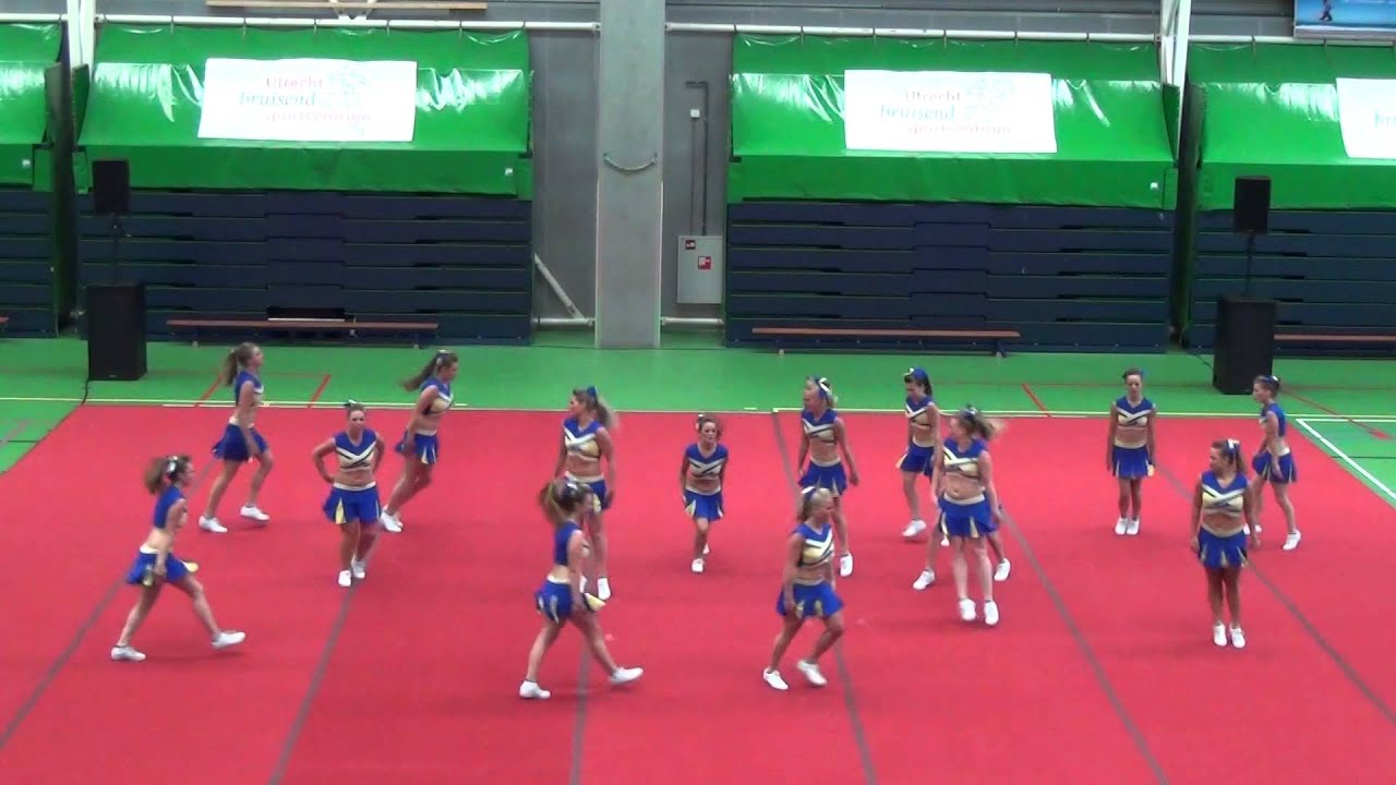 Ultimate Stunt Cheersquad - YouTube