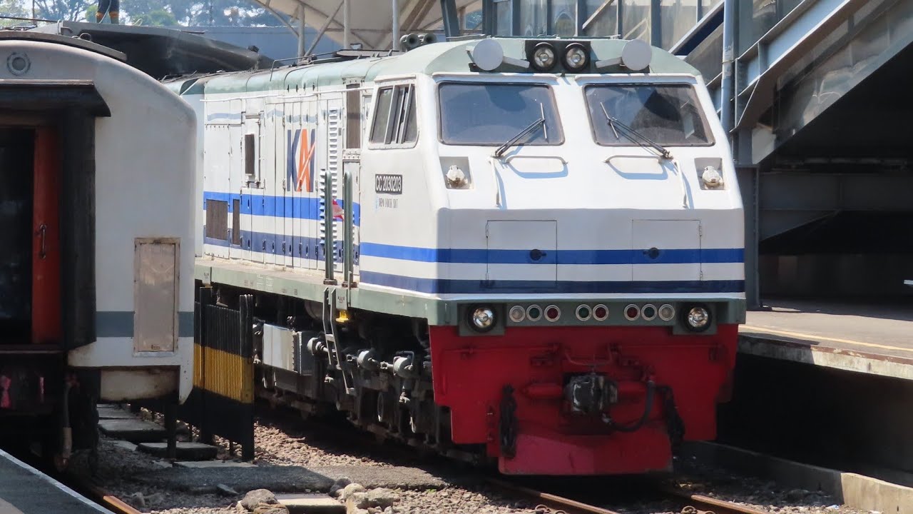 🔴 LOKOMOTIF CC 203 LIVERY VINTAGE WNB DI MALANG !! Nonton Kereta Api ...