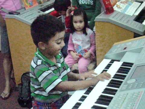 Avijeet playing "The French Fry Bandit" - YouTube