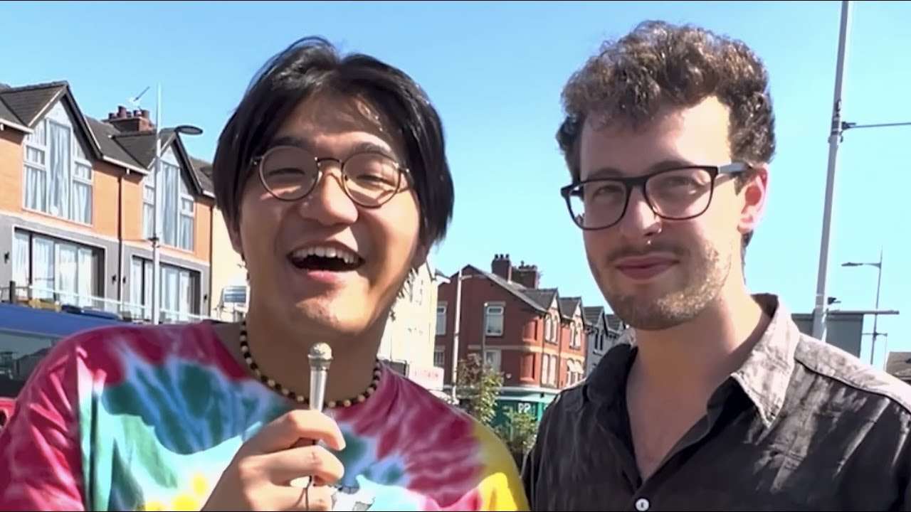 The Curry Mile with Robbie and Mark: New York Krispy - YouTube