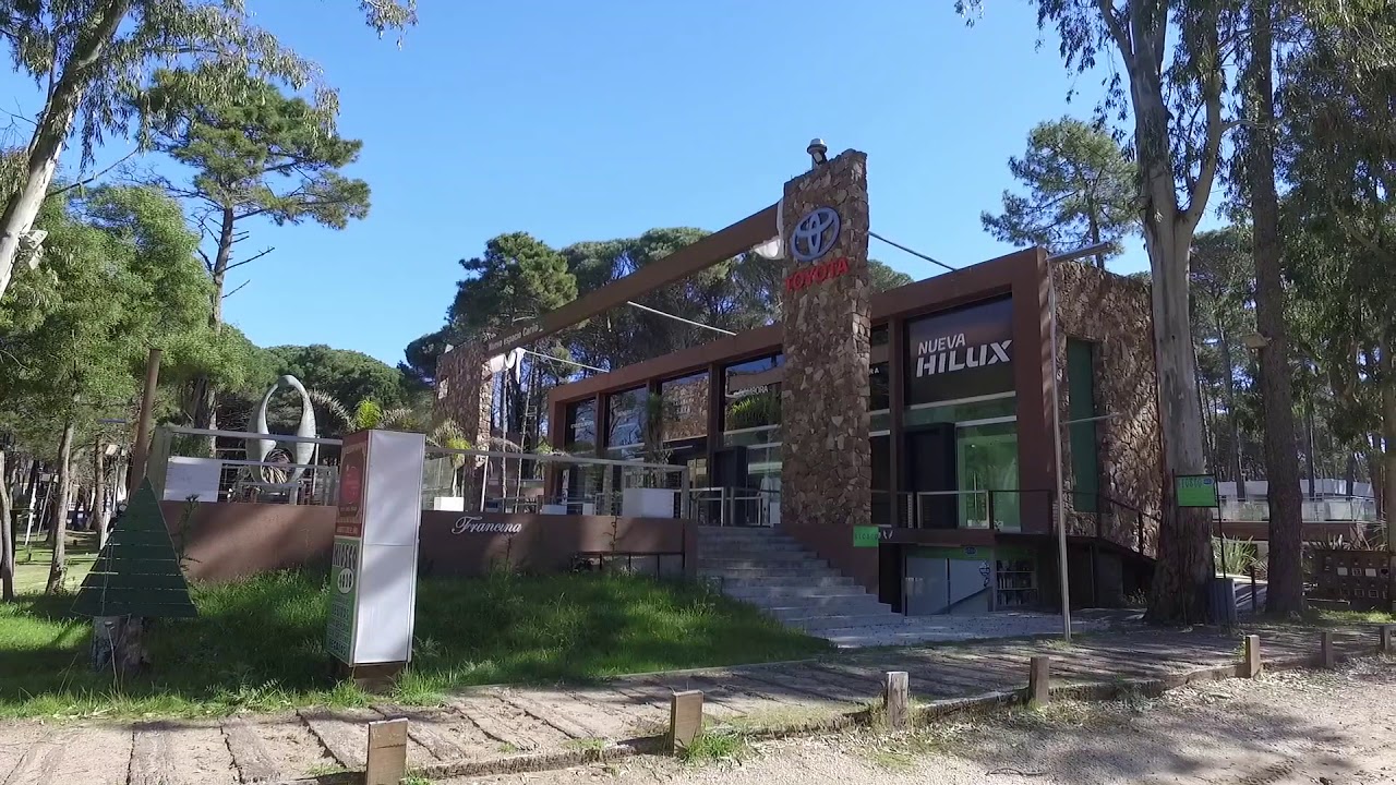 Nuevo Centro Comercial de Cariló - YouTube