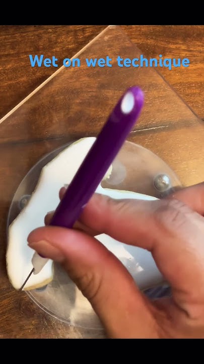 How to do wet on wet technique on decorated sugar cookies #howtodecoratecookies #beginnertips ...