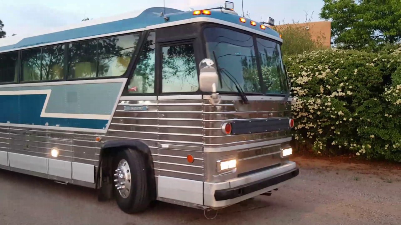 MCI MC8 Crusader Ray Kroc Custom Coach Corporation Land Cruiser - YouTube