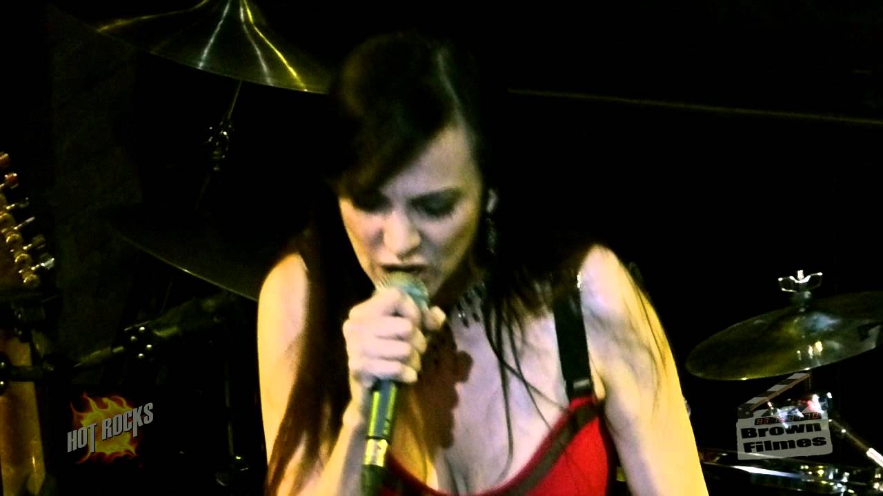 Banda Hot Rocks & Claudia França - Fly By Night (Rush) - Café Piu Piu ...