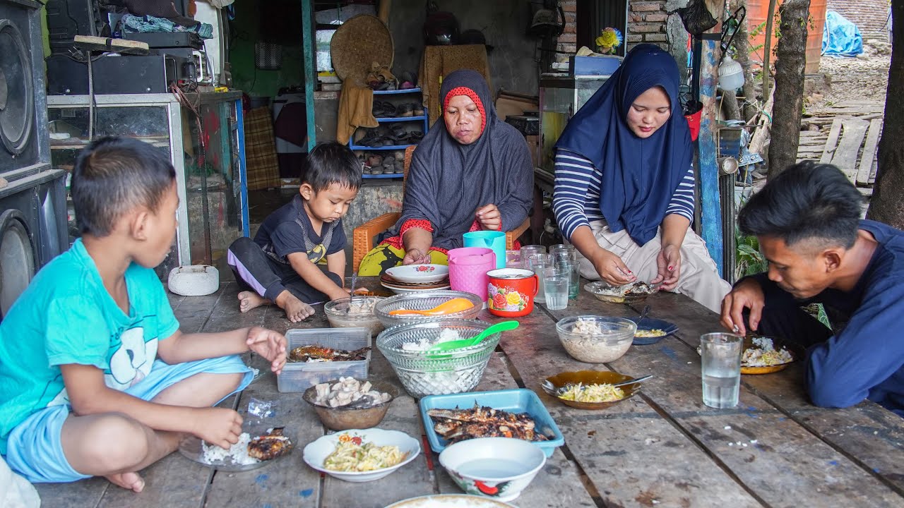 village mother cooks tradisional grilled fish for family at village ...