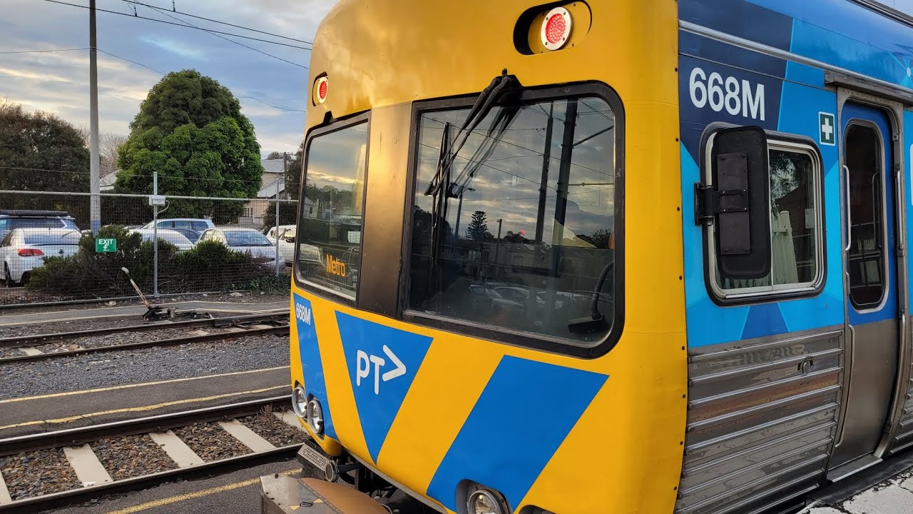 Alstom Comeng from Sandringham to Flinders Street - YouTube