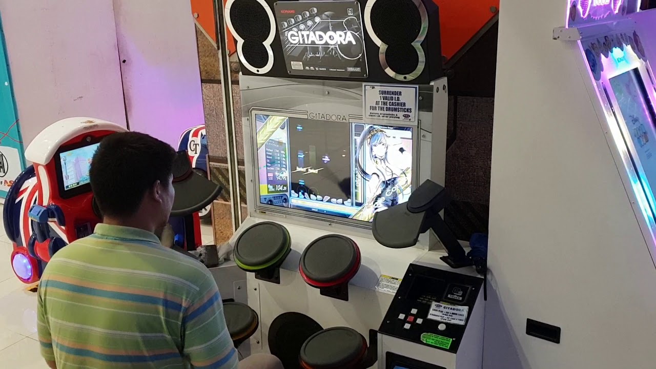 Guy absolutely DESTROYS Gitadora/DrumMania @ Manila, Philippines - YouTube