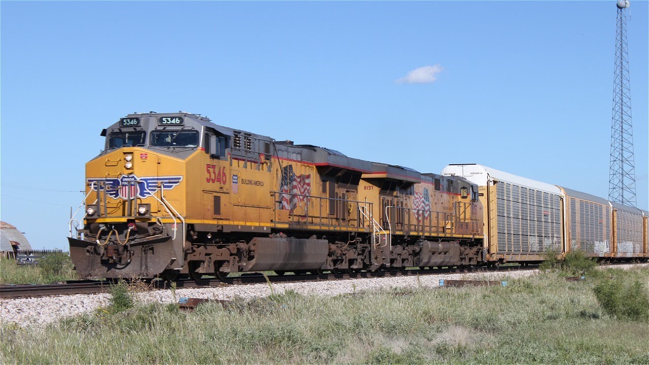 UP 5346 leading a massive Stack Train through Roscoe, TX - YouTube