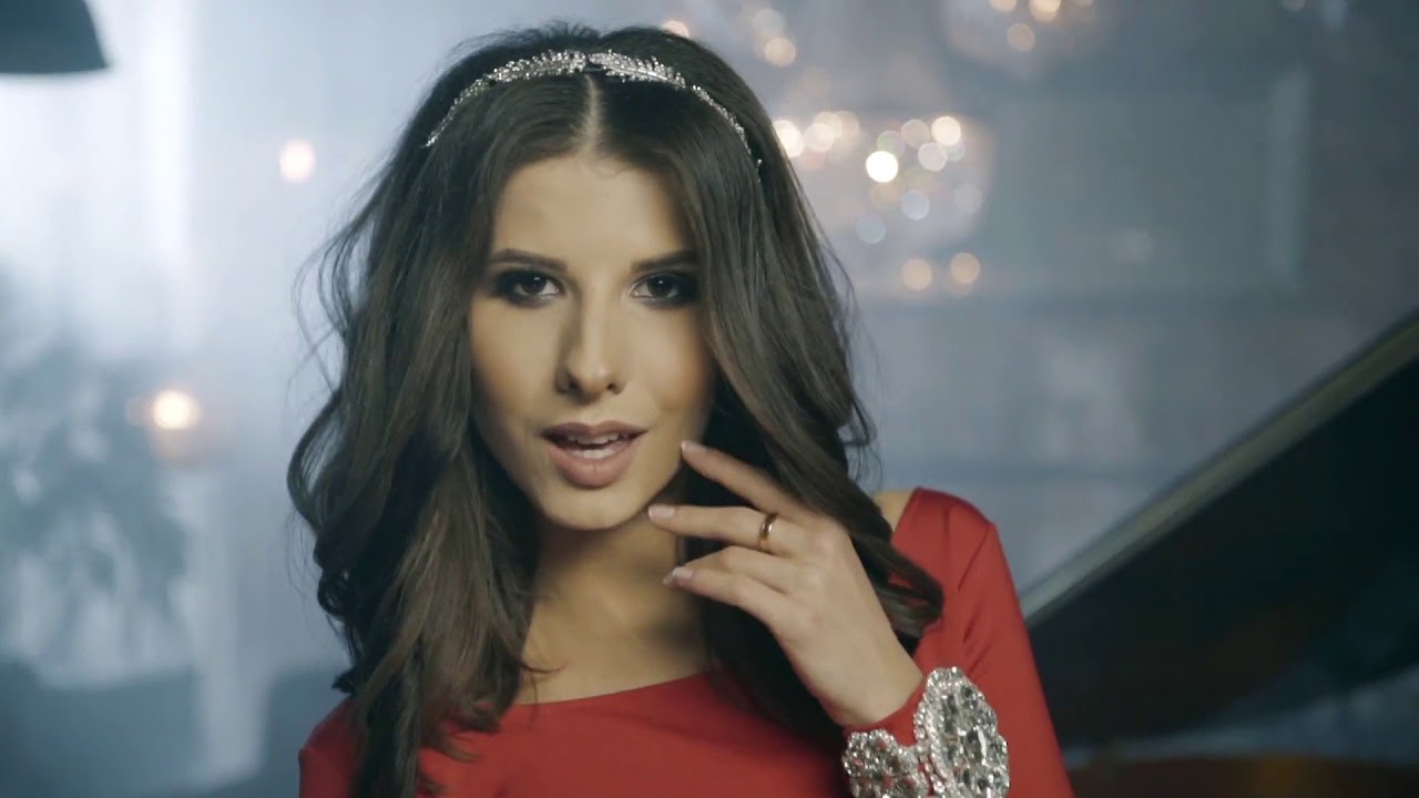 singer - Alexandra - YouTube