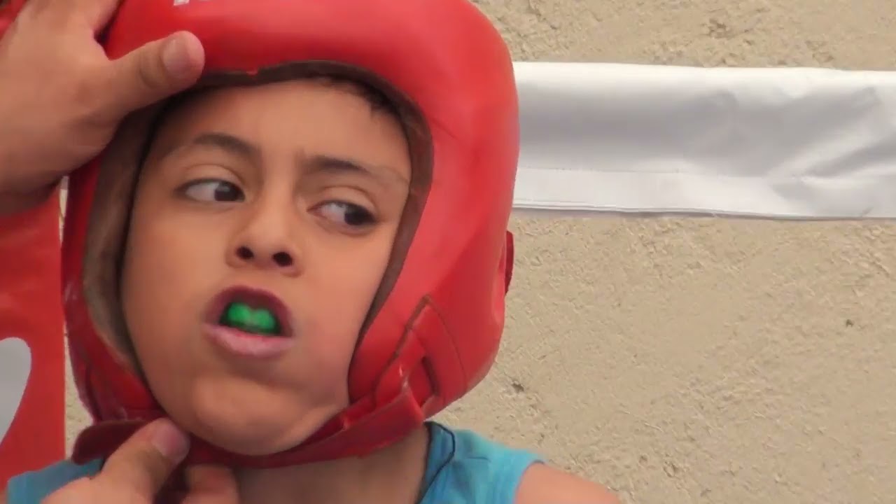 Child boxing Round 1 - YouTube