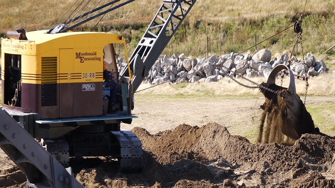 Ruston Bucyrus 30-RB Dragline Operating at Wheels at Wanaka 2023 - YouTube